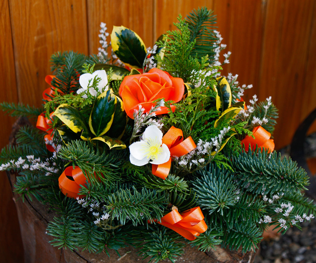 Fresh Christmas Posies - Lyonshall Nurseries and Garden Centre ...